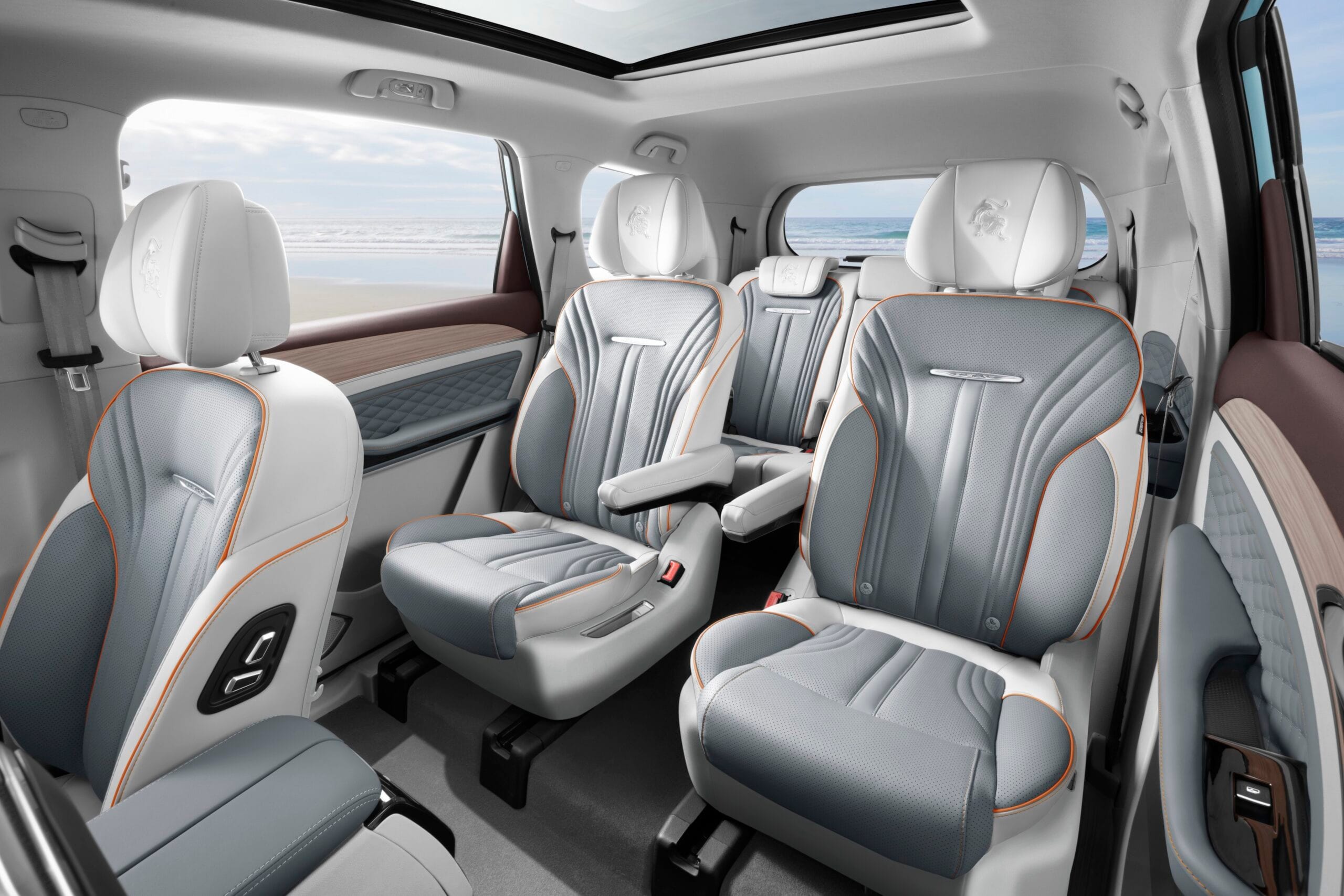 Forthing M4 U-Tour: 7 Kişilik MPV Konforu | Forthing