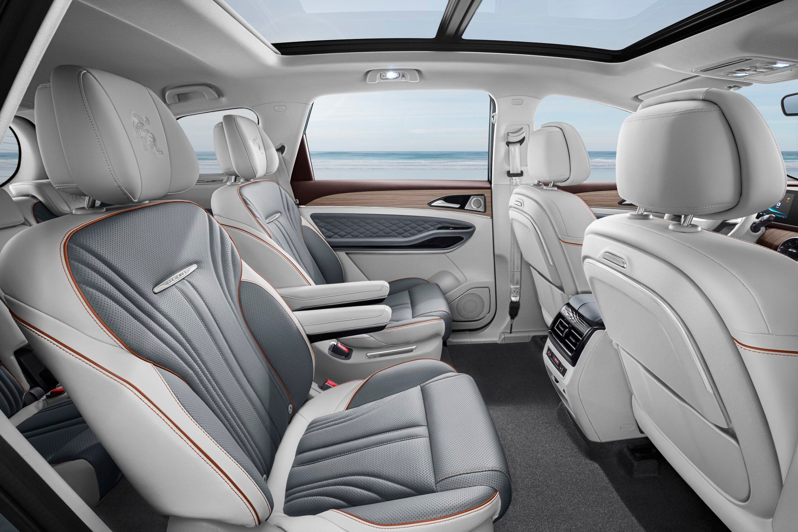 Forthing M4 U-Tour: 7 Kişilik MPV Konforu | Forthing