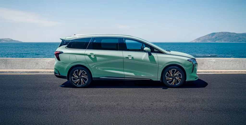 Forthing M4 U-Tour: 7 Kişilik MPV Konforu | Forthing